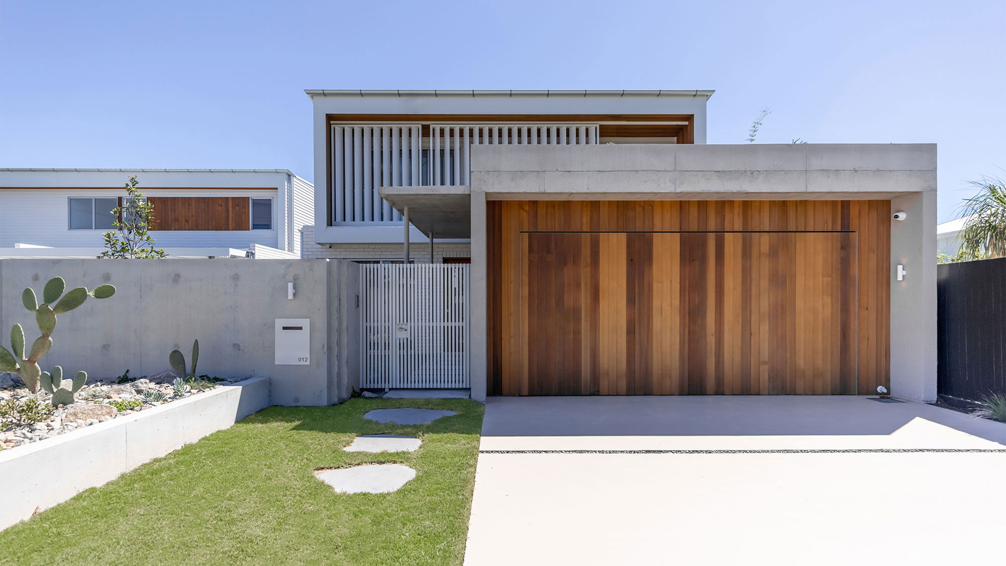 Off-White – DHK Group