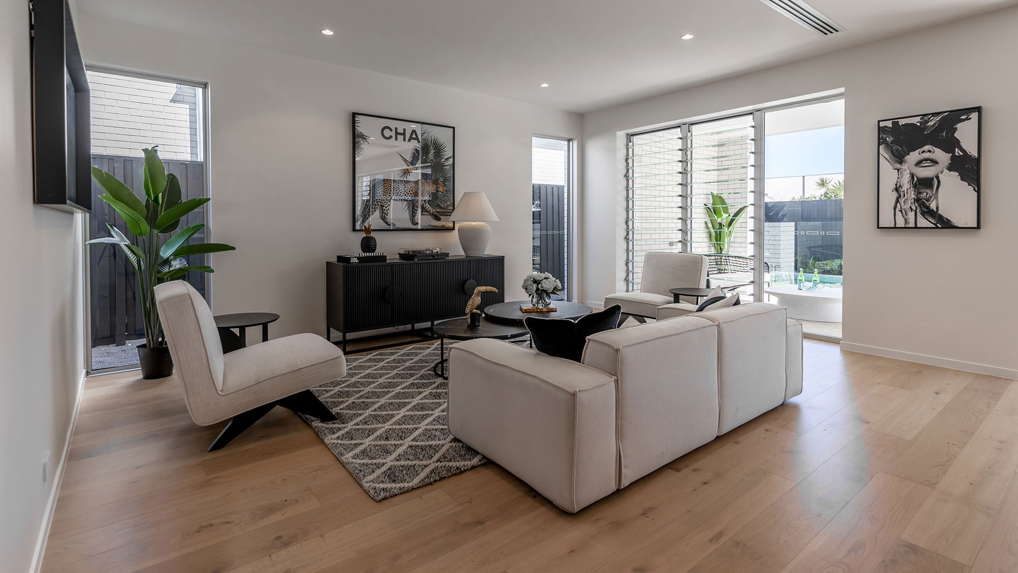 Off-White – DHK Group